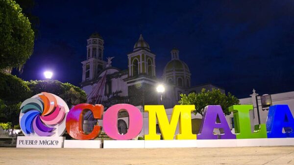 Comala: El Pueblo Blanco de América